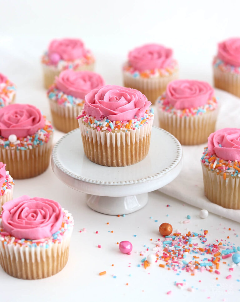 20 Valentine's Day Cupcakes Ideas for Him - Sweet Money Bee