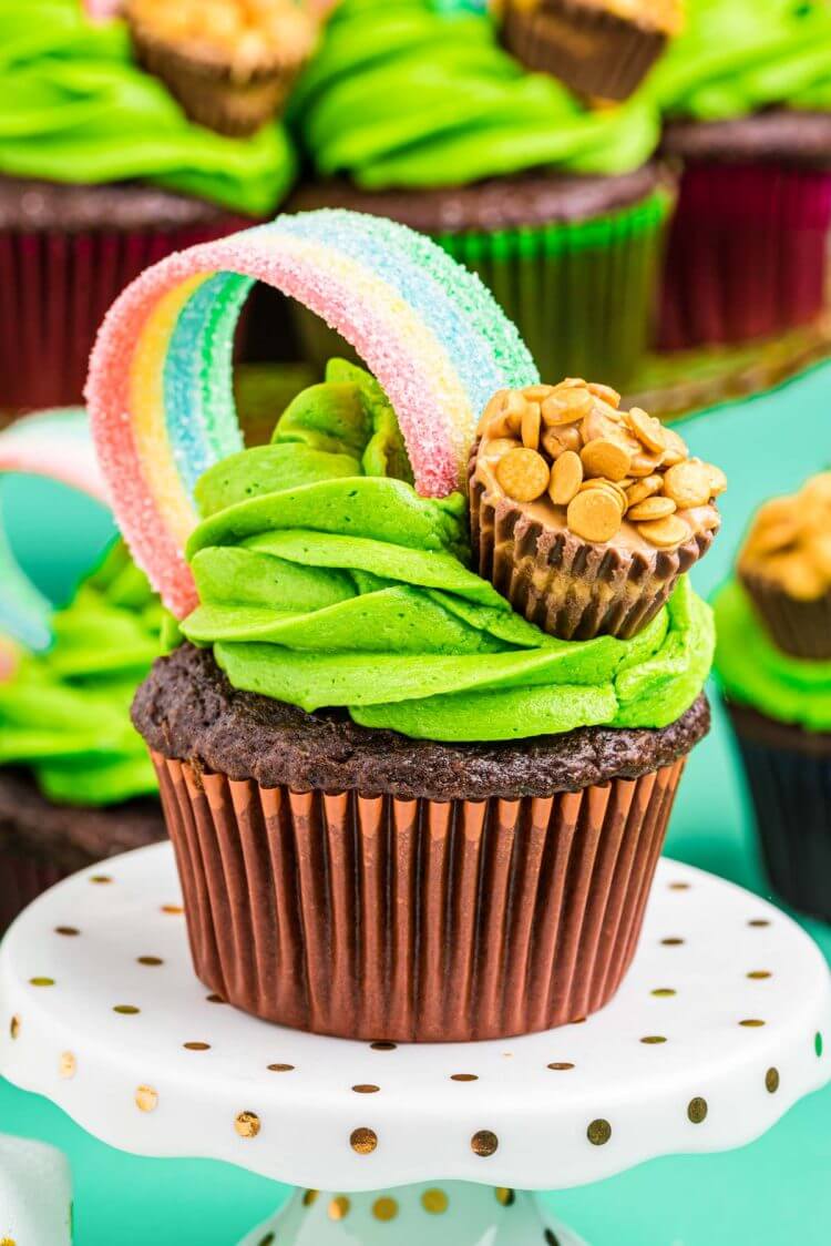 20 St. Patrick's Day Cupcakes - Sweet Money Bee