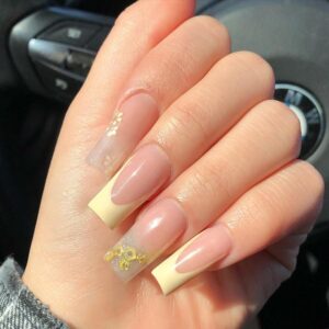 20 Yellow Nail Designs - Sweet Money Bee