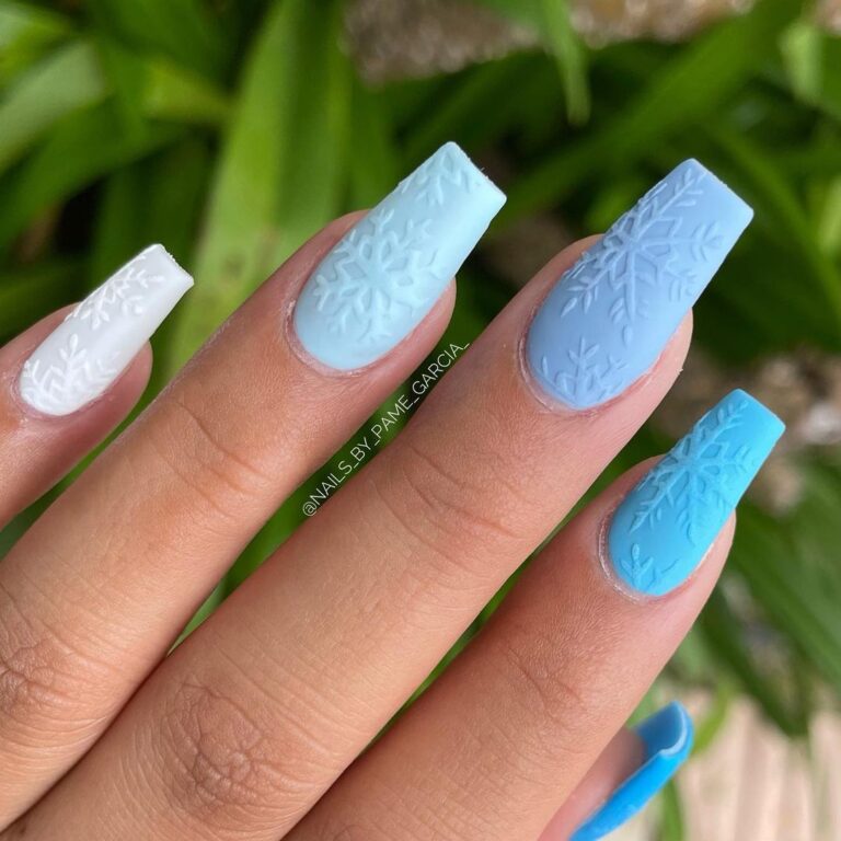20+ Sky Blue Nail Ideas for the Prettiest Mani Ever - Sweet Money Bee