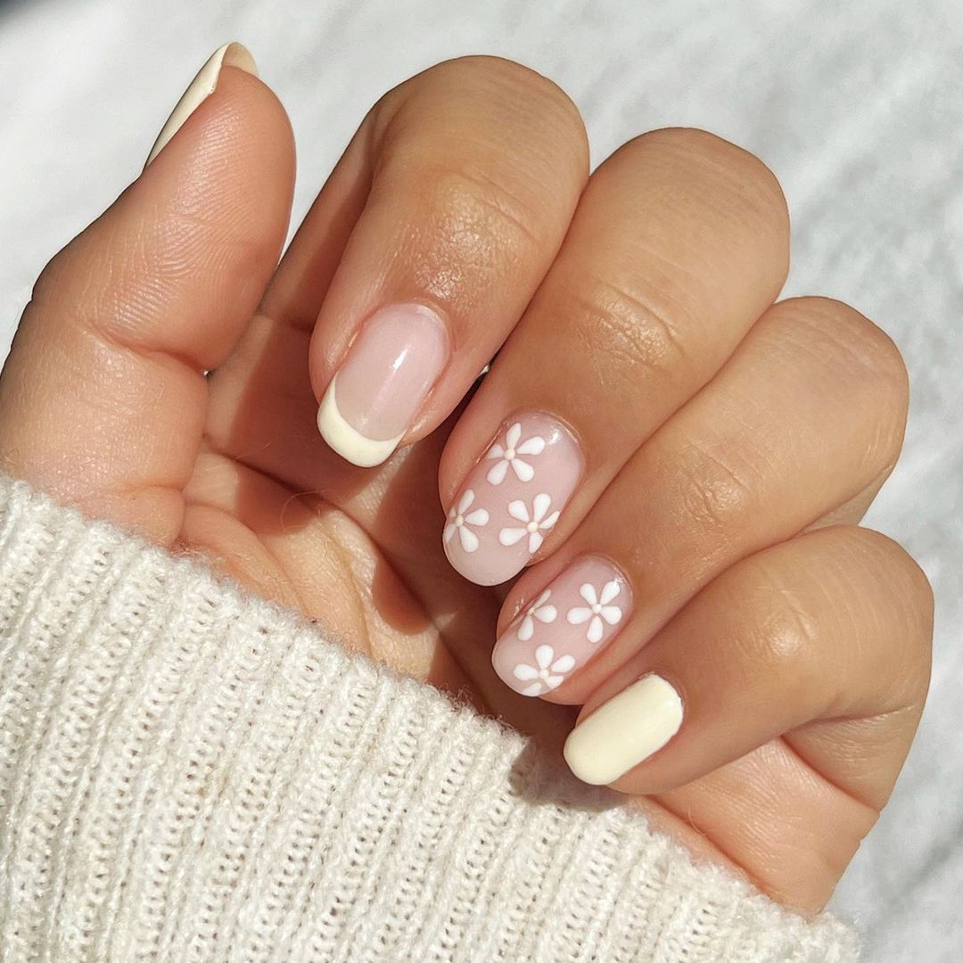 20+ Trendy Daisy Nails You Will Be Obsessed With - Sweet Money Bee