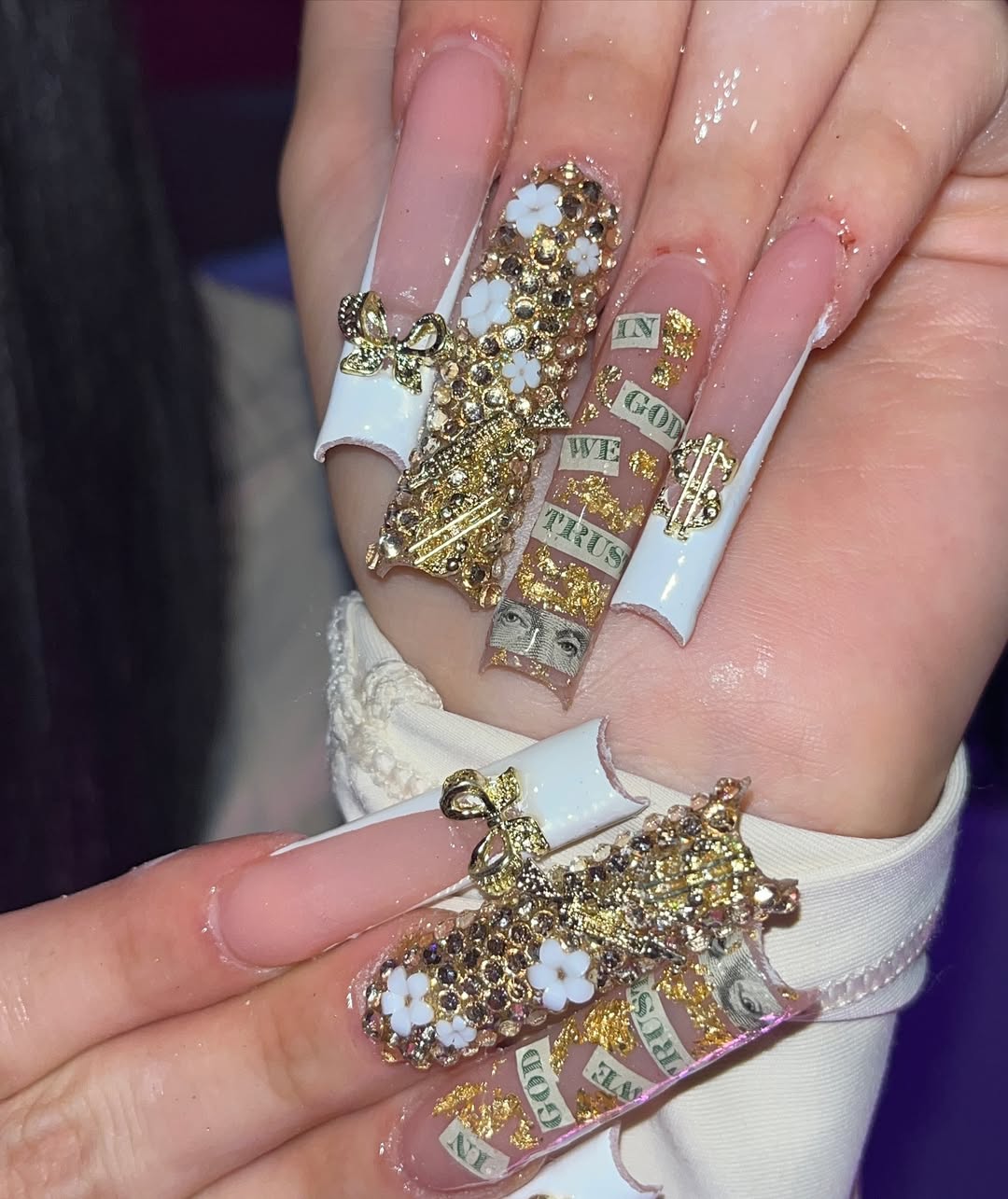 20+ Gold Nail Ideas That Will Make You Feel Like a Queen - Sweet Money Bee