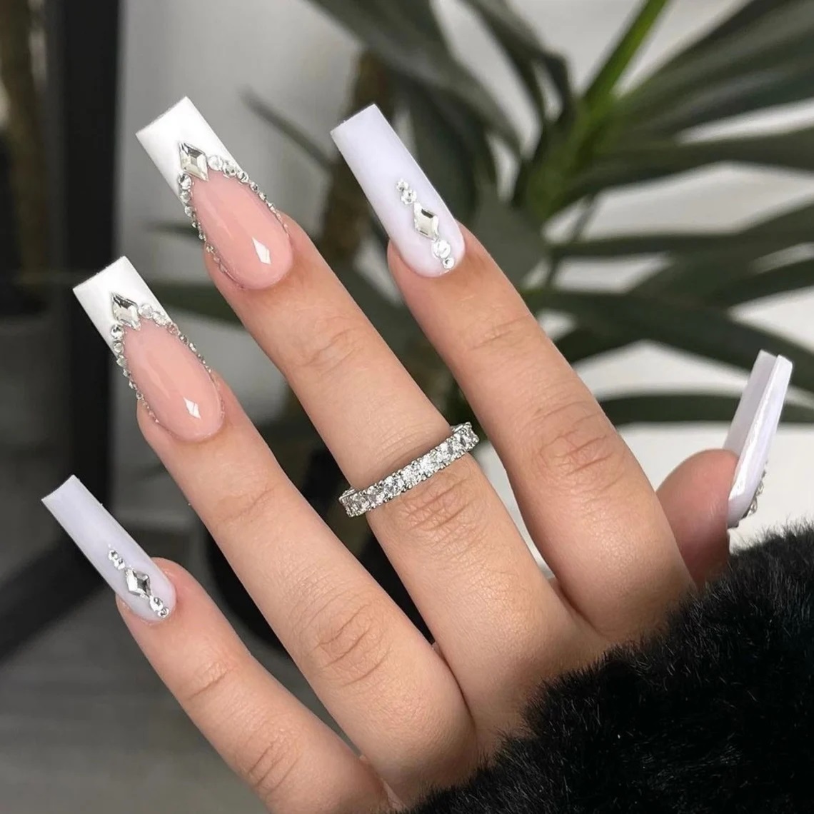 20+ Diamond Ideas to Inspire Your Next Manicure - Sweet Money Bee
