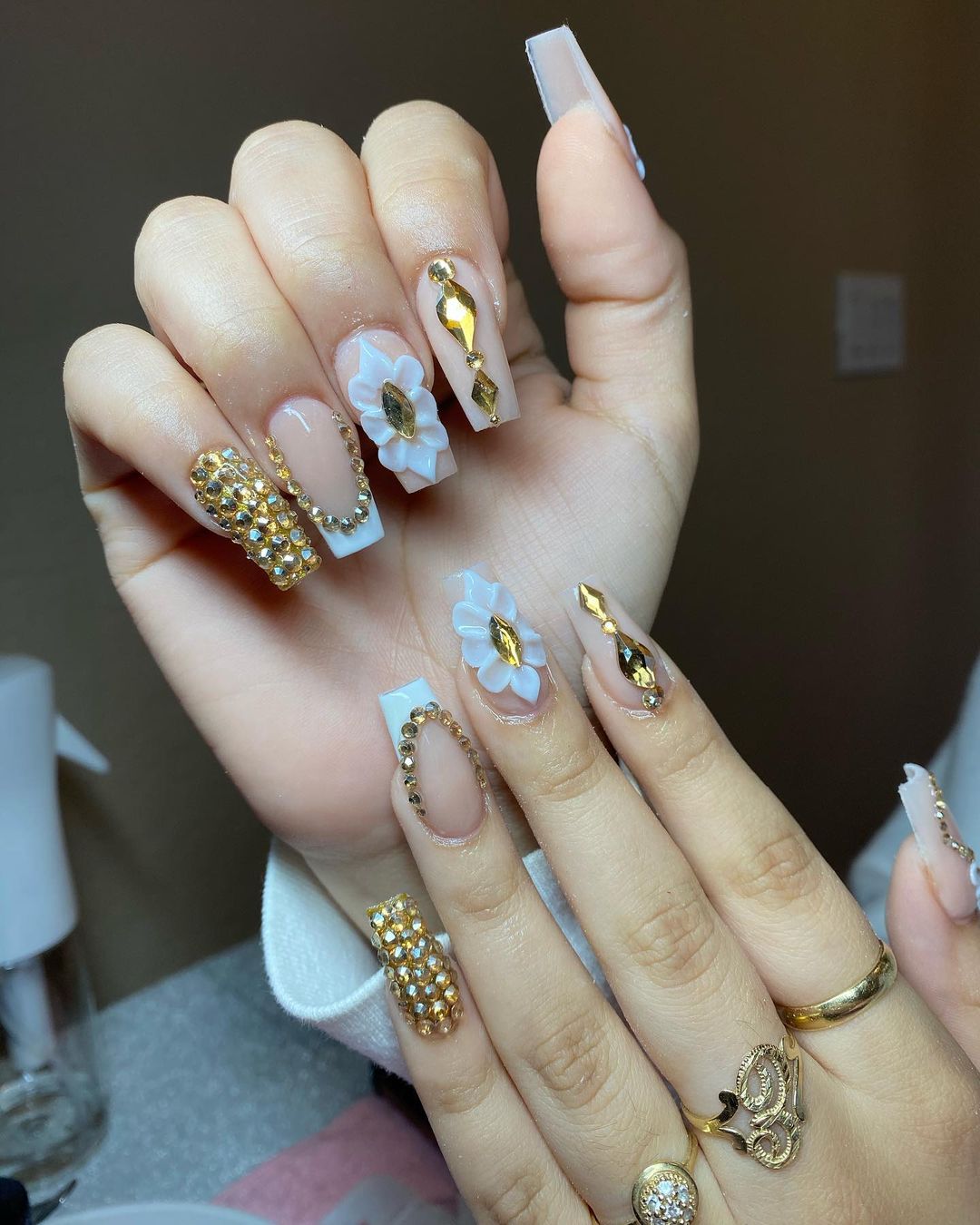 20+ Diamond Ideas to Inspire Your Next Manicure - Sweet Money Bee