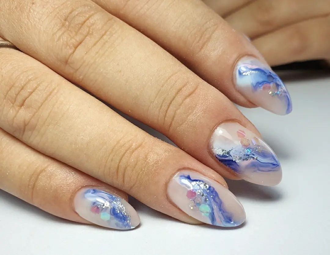 20 Short Stiletto Nails - Sweet Money Bee