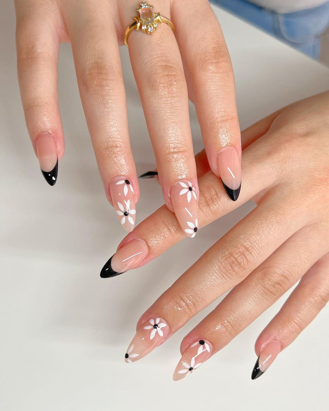 20 French Tip Stiletto Nails - Sweet Money Bee