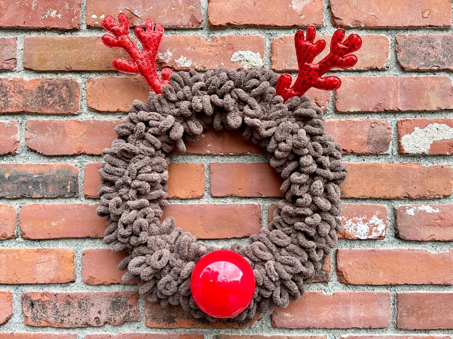 20 Easy Reindeer Crafts - Fun Winter Crafts - Sweet Money Bee