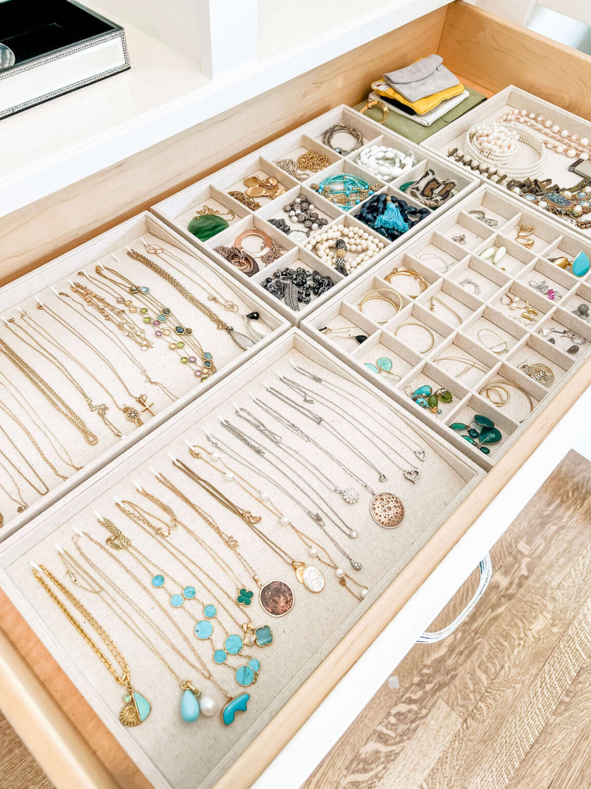 15+ Genius Jewelry Storage Ideas That Keep Everything Tangle-Free ...